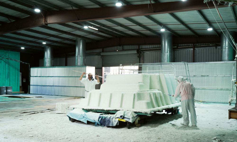 Stern’s Pools: Extracting fumes and fiberglass particles.